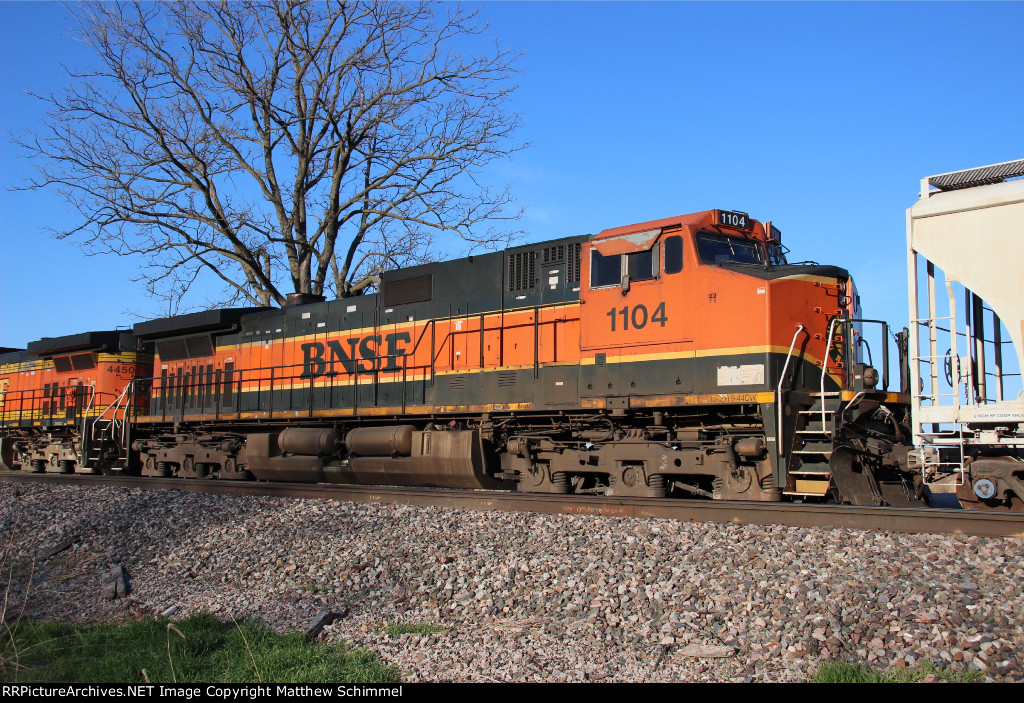 BNSF 1104